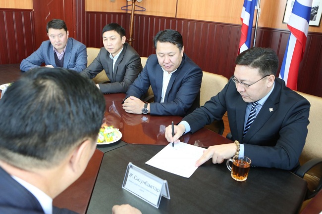 Ж Батзандан АН ын даргад нэр дэвших материалаа хүлээлгэж өглөө