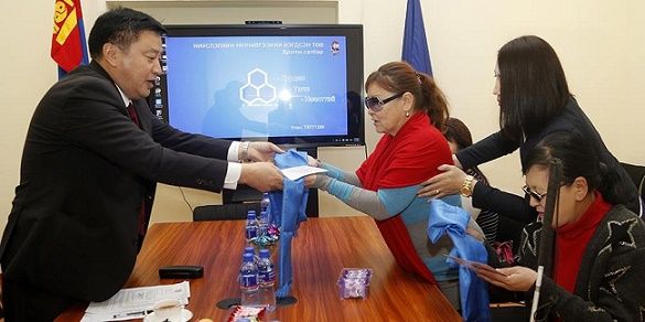 Хөгжлийн бэрхшээлтэй гурван иргэнд түрээсийн орон сууцны эрхийн бичиг гардууллаа