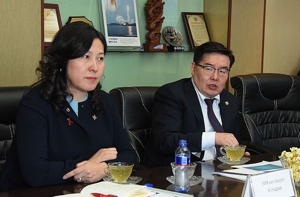 Харилцаа холбоо, мэдээллийн технологийн газрын ажилтай танилцлаа