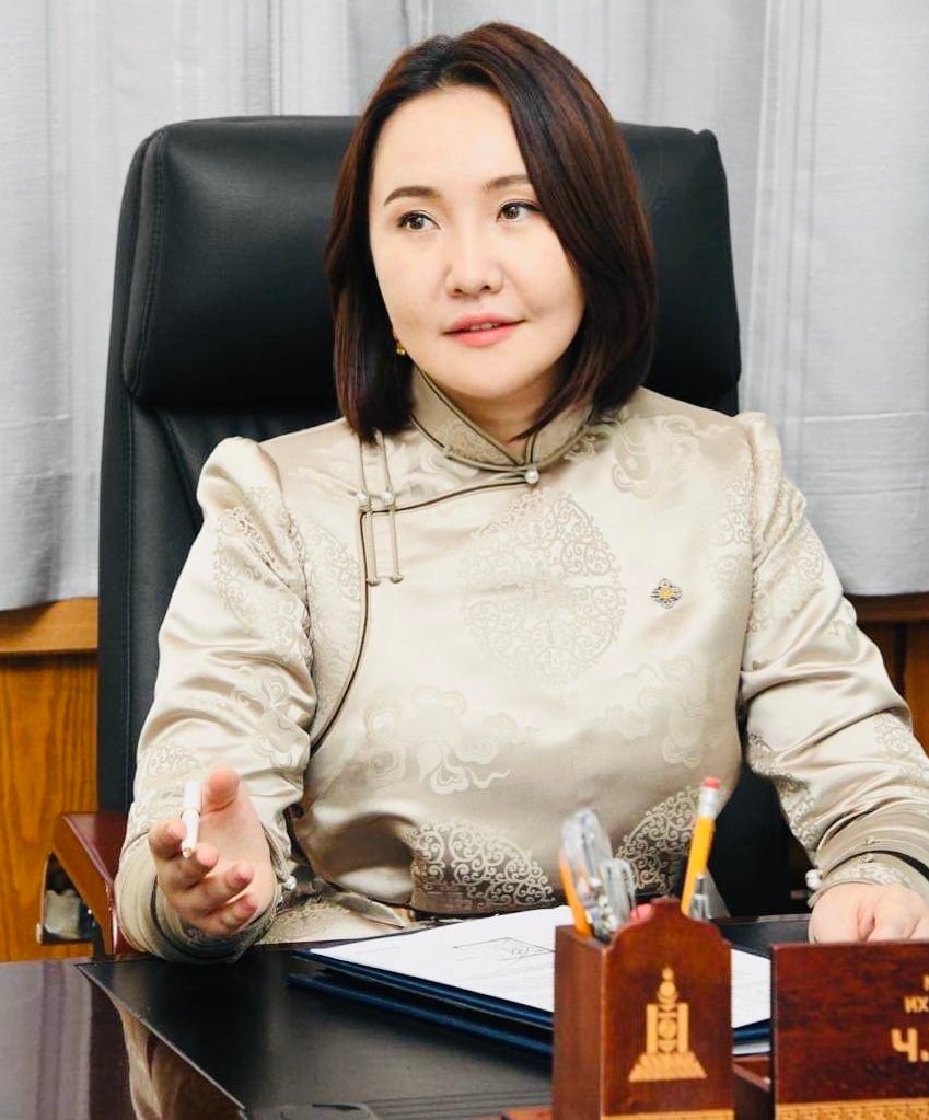 Ч Ундрам Англи хэлний асуудал дээр Боловсролын сайдтай ижил байр суурьтай байна