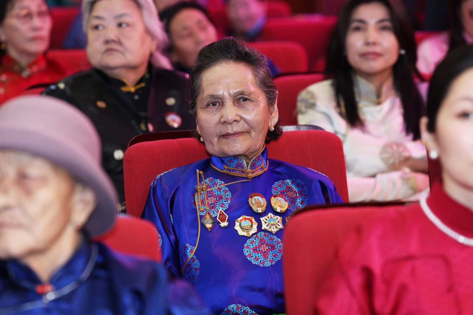 Гэр бүлийг дэмжих тухай анхдагч хуулийн төслийг боловсруулж эхэлжээ